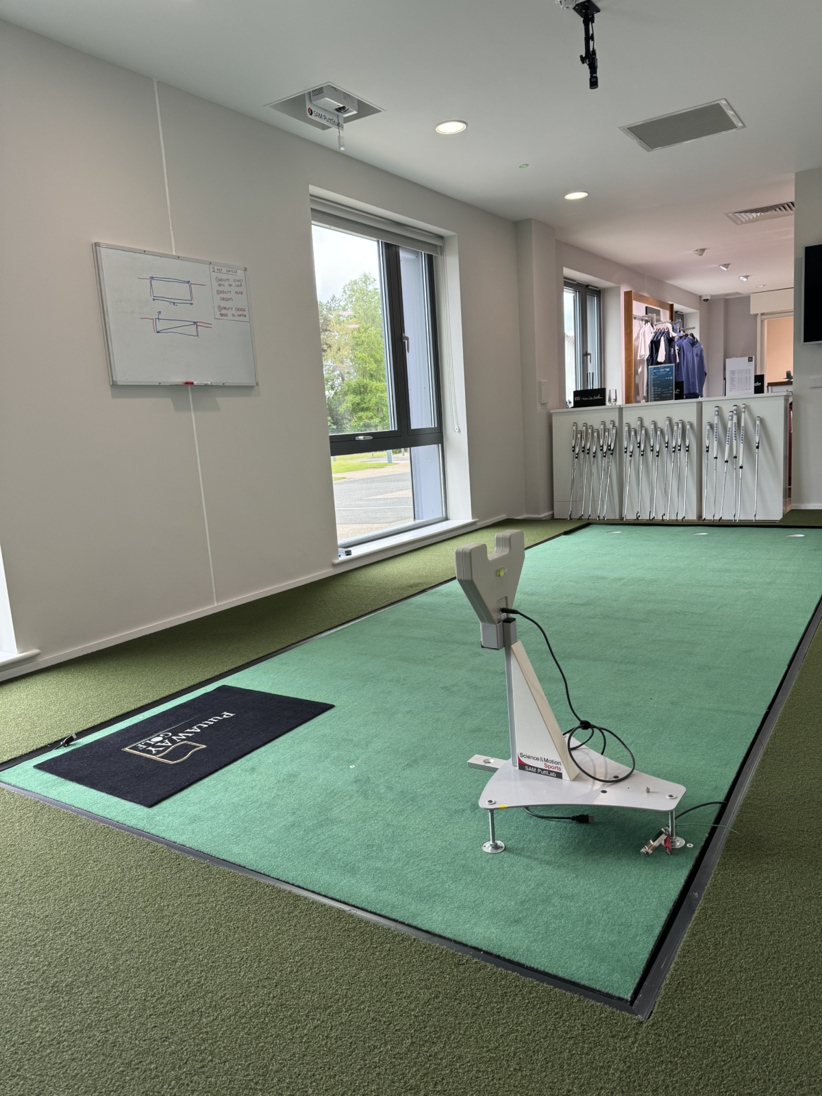 PuttAWAY Golf - Adjustable Putting Platform